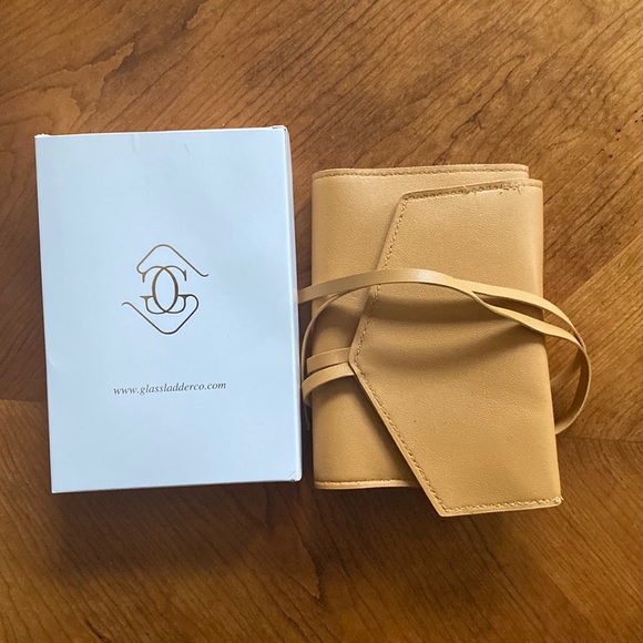 Glass Ladder Co | Accessories | Glass Ladder Company Katherine Tech ...